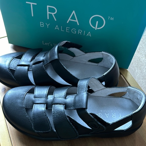 Traq by Alegria | Shoes | Treq Alegria Size 8 New In Box Black | Poshmark